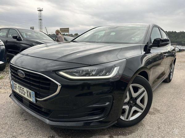 Black Ford Focus 2022 in Vilnius, with an engine capacity of 1.50 L and mileage of 154 thousand km for 10526 €, photo 1 on AUTOMOTO.COM.LV