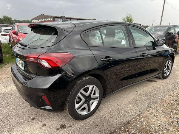 Black Ford Focus 2022 in Vilnius, with an engine capacity of 1.50 L and mileage of 154 thousand km for 10526 €, photo 5 on AUTOMOTO.COM.LV