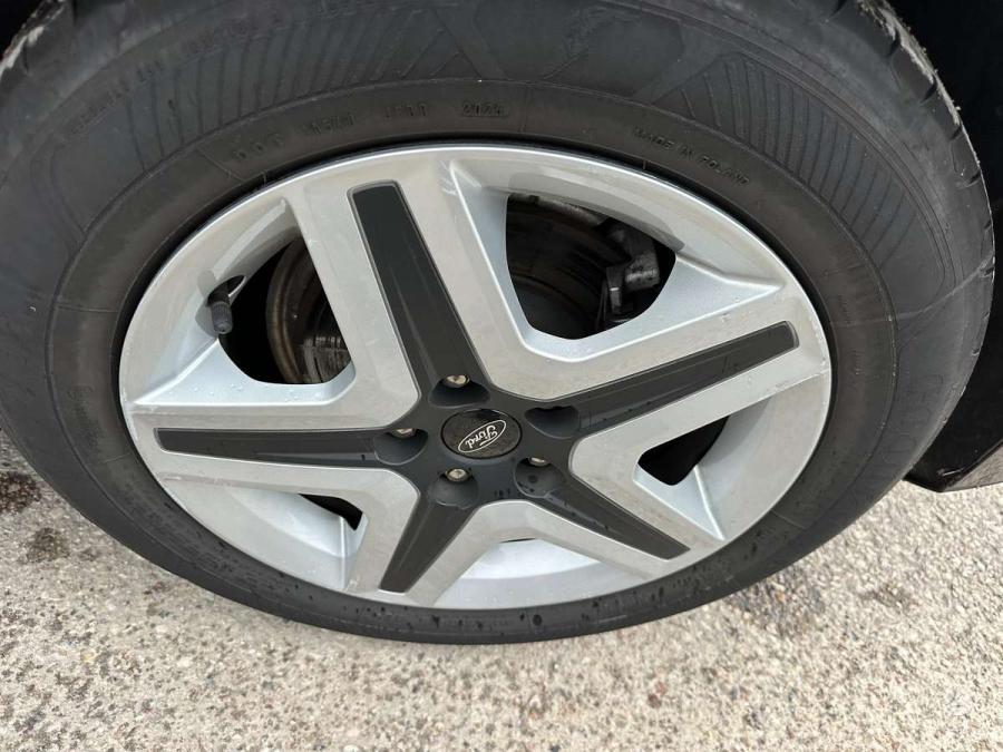 Black Ford Focus 2022 in Vilnius, with an engine capacity of 1.50 L and mileage of 154 thousand km for 10526 €, photo 9 on AUTOMOTO.COM.LV