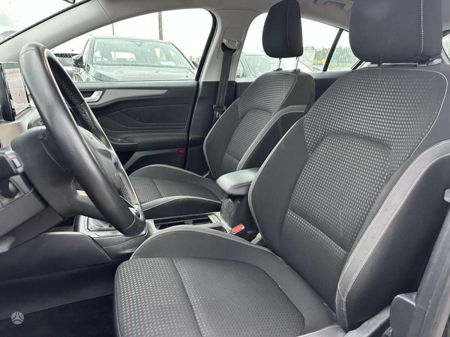 Black Ford Focus 2022 in Vilnius, with an engine capacity of 1.50 L and mileage of 154 thousand km for 10526 €, photo 10 on AUTOMOTO.COM.LV