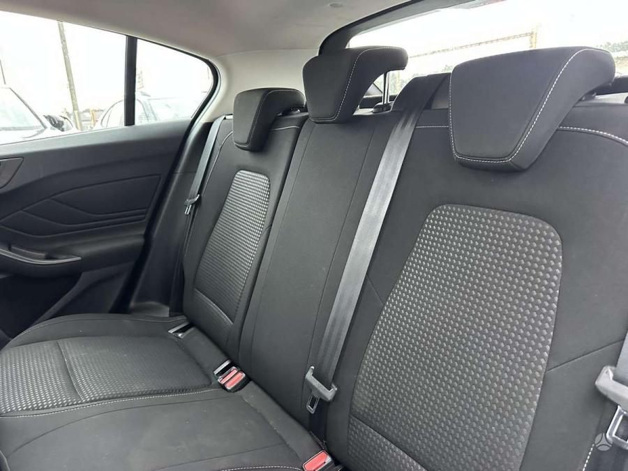 Black Ford Focus 2022 in Vilnius, with an engine capacity of 1.50 L and mileage of 154 thousand km for 10526 €, photo 11 on AUTOMOTO.COM.LV