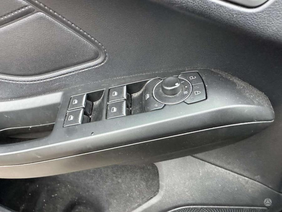Black Ford Focus 2022 in Vilnius, with an engine capacity of 1.50 L and mileage of 154 thousand km for 10526 €, photo 12 on AUTOMOTO.COM.LV