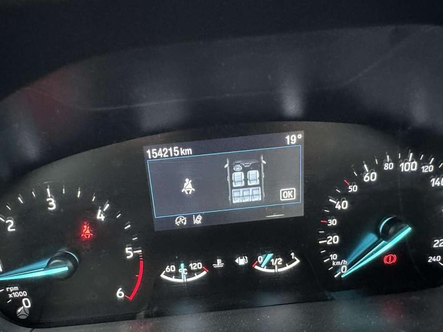 Black Ford Focus 2022 in Vilnius, with an engine capacity of 1.50 L and mileage of 154 thousand km for 10526 €, photo 13 on AUTOMOTO.COM.LV