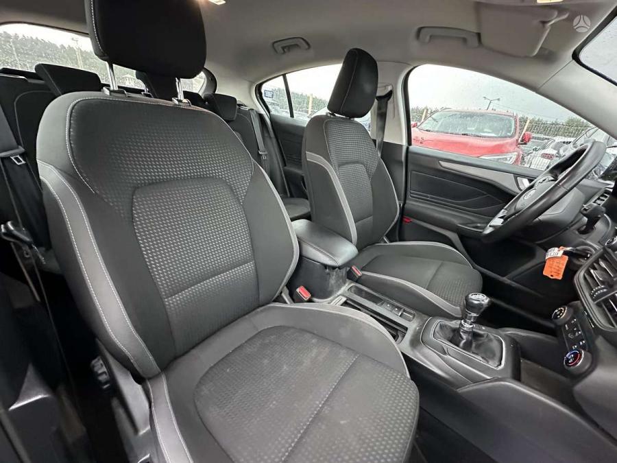 Black Ford Focus 2022 in Vilnius, with an engine capacity of 1.50 L and mileage of 154 thousand km for 10526 €, photo 18 on AUTOMOTO.COM.LV