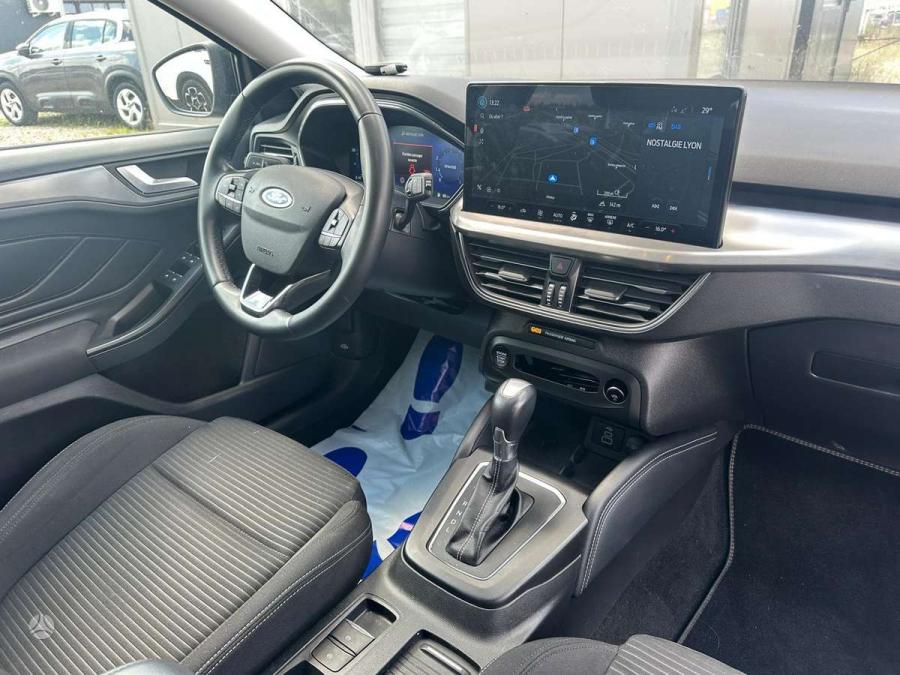 Black Ford Focus 2023 in Vilnius, with an engine capacity of 1.00 L and mileage of 151 thousand km for 11300 €, photo 13 on AUTOMOTO.COM.LV
