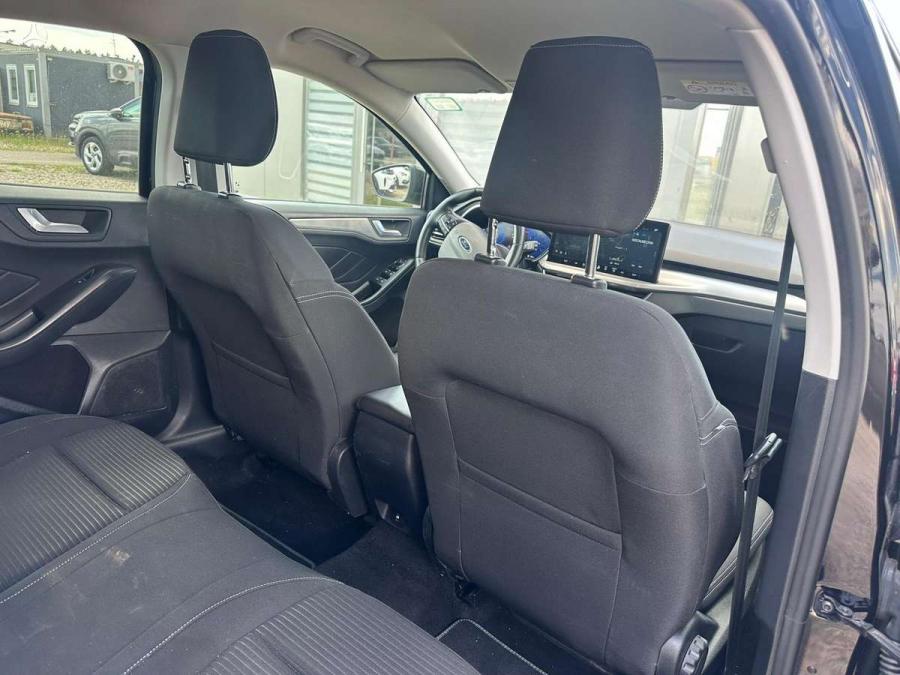 Black Ford Focus 2023 in Vilnius, with an engine capacity of 1.00 L and mileage of 151 thousand km for 11300 €, photo 23 on AUTOMOTO.COM.LV