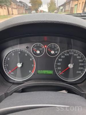 Black Ford Focus 2006 in Daugavpils, with an engine capacity of 1.80 L and mileage of 199 thousand km for 2700 €, photo 4 on AUTOMOTO.COM.LV