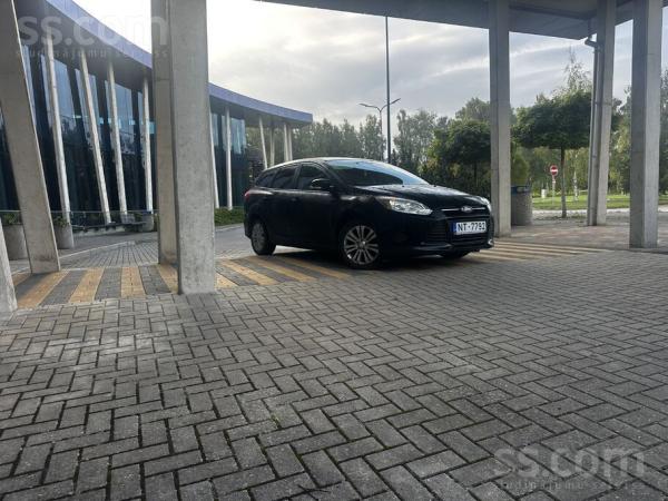 Black Ford Focus 2014 in Tukums, with an engine capacity of 1.60 L and mileage of 306 thousand km for 2650 €, photo 3 on AUTOMOTO.COM.LV