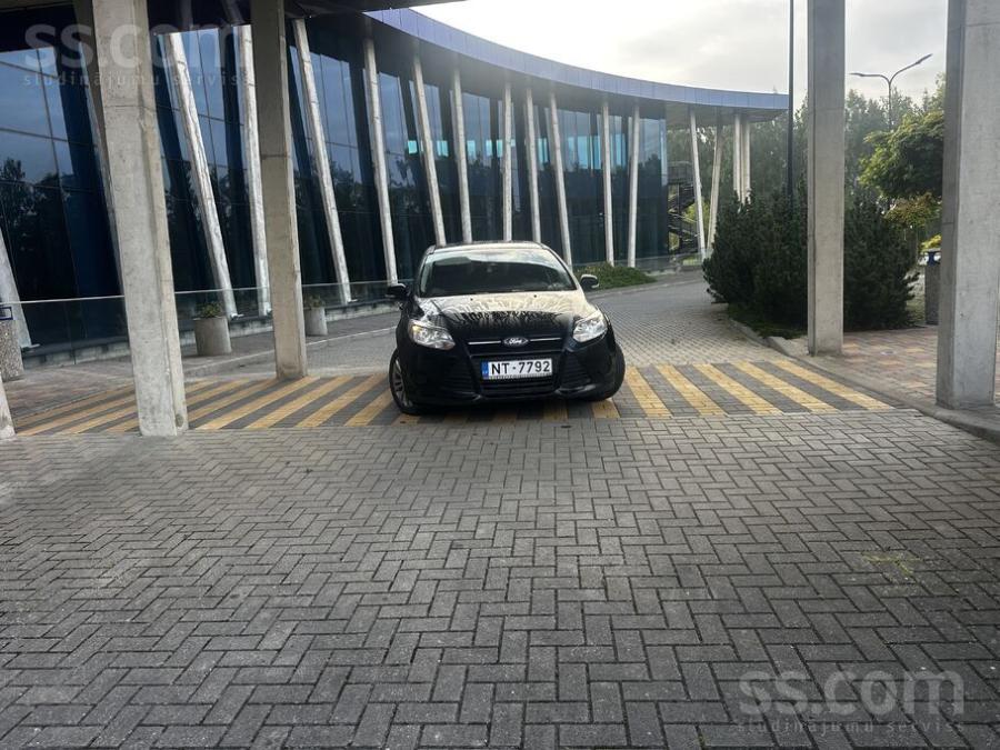 Melns Ford Focus 2014 Tukums, ar dzinēja tilpumu 1.60 L un nobraukumu 306 tūkst. km par 2650 €, foto 4 vietnē AUTOMOTO.COM.LV