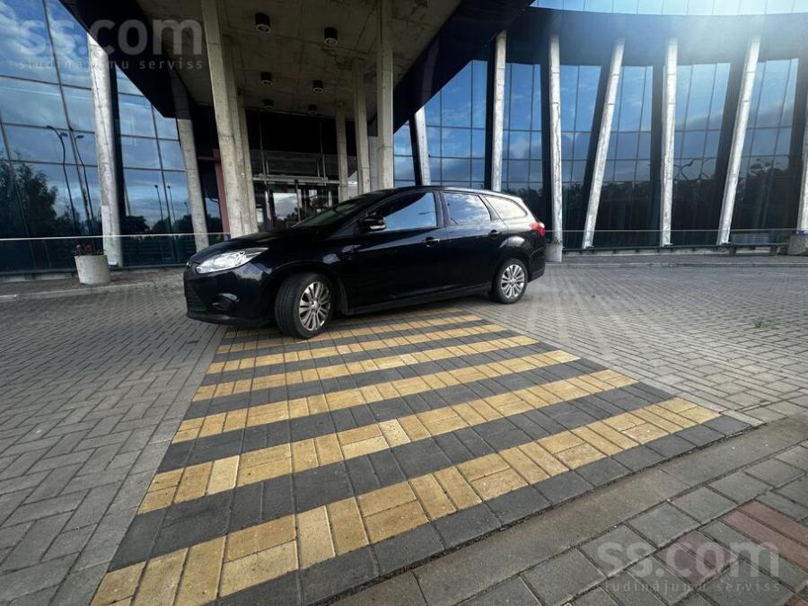 Melns Ford Focus 2014 Tukums, ar dzinēja tilpumu 1.60 L un nobraukumu 306 tūkst. km par 2650 €, foto 5 vietnē AUTOMOTO.COM.LV