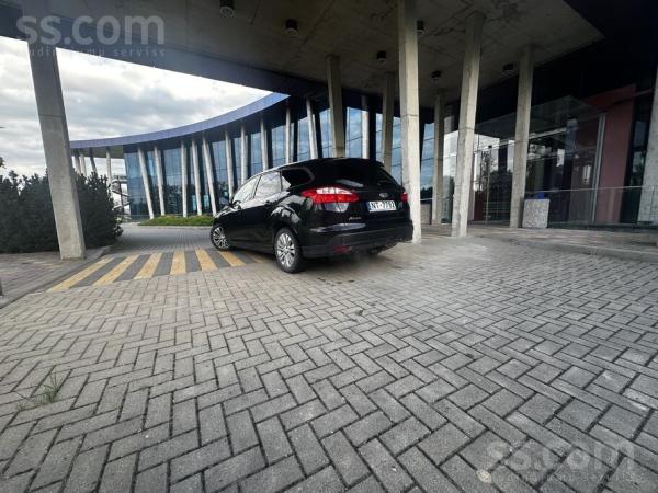 Black Ford Focus 2014 in Tukums, with an engine capacity of 1.60 L and mileage of 306 thousand km for 2650 €, photo 6 on AUTOMOTO.COM.LV