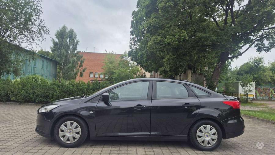 Black Ford Focus 2016 in Klaipeda, with an engine capacity of 2.00 L and mileage of 130 thousand km for 3290 €, photo 6 on AUTOMOTO.COM.LV
