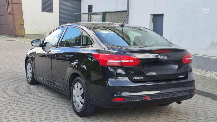 Black Ford Focus 2016 in Klaipeda, with an engine capacity of 2.00 L and mileage of 130 thousand km for 3599 €, photo 3 on AUTOMOTO.COM.LV