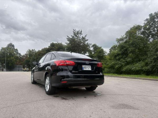 Black Ford Focus 2017 in Siauliai, with an engine capacity of 2.00 L and mileage of 172 thousand km for 5999 €, photo 5 on AUTOMOTO.COM.LV
