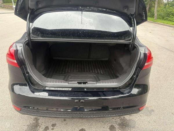Black Ford Focus 2017 in Siauliai, with an engine capacity of 2.00 L and mileage of 172 thousand km for 5999 €, photo 7 on AUTOMOTO.COM.LV