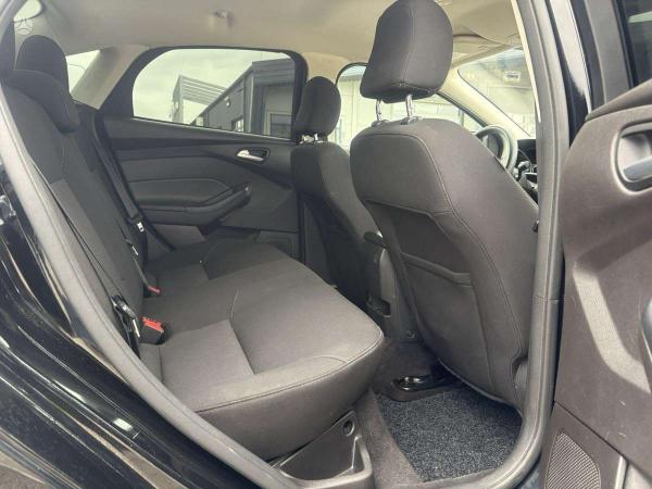 Black Ford Focus 2017 in Siauliai, with an engine capacity of 2.00 L and mileage of 172 thousand km for 5999 €, photo 11 on AUTOMOTO.COM.LV