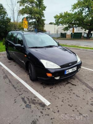 Melns Ford Focus 2000 Rīga, ar dzinēja tilpumu 1.60 L un nobraukumu 275 tūkst. km par 500 €, foto  vietnē AUTOMOTO.COM.LV