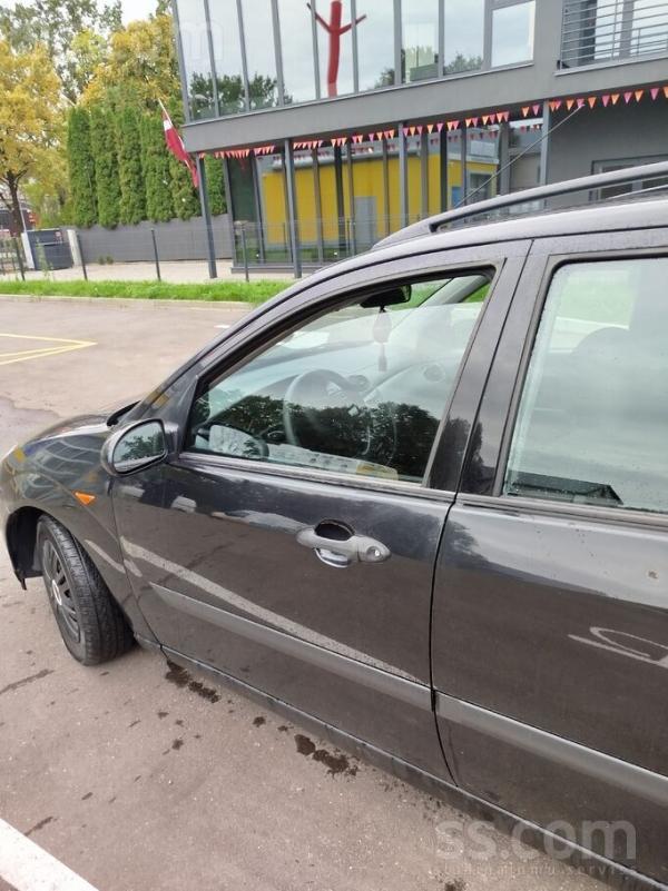 Black Ford Focus 2000 in Riga, with an engine capacity of 1.60 L and mileage of 275 thousand km for 500 €, photo 6 on AUTOMOTO.COM.LV
