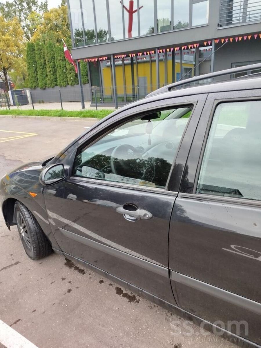 Black Ford Focus 2000 in Riga, with an engine capacity of 1.60 L and mileage of 275 thousand km for 500 €, photo 6 on AUTOMOTO.COM.LV