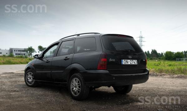 Black Ford Focus 2004 in Riga, with an engine capacity of 1.80 L and mileage of 322 thousand km for 500 €, photo 3 on AUTOMOTO.COM.LV