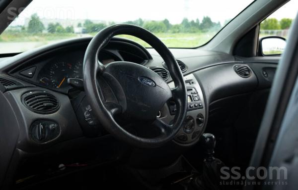 Black Ford Focus 2004 in Riga, with an engine capacity of 1.80 L and mileage of 322 thousand km for 500 €, photo 5 on AUTOMOTO.COM.LV