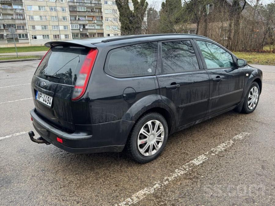Melns Ford Focus 2005 Rīga, ar dzinēja tilpumu 2.00 L un nobraukumu 298 tūkst. km par 1550 €, foto 3 vietnē AUTOMOTO.COM.LV