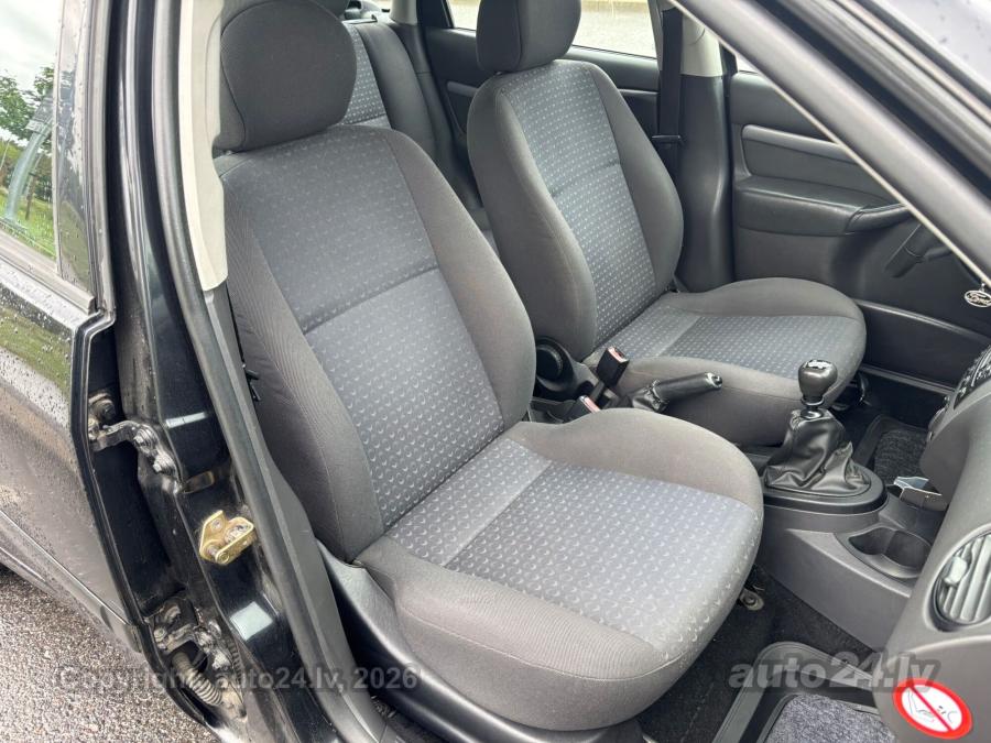 Black Ford Focus 2005 in Tallinn, with an engine capacity of 1.80 L and mileage of 219 thousand km for 999 €, photo 10 on AUTOMOTO.COM.LV