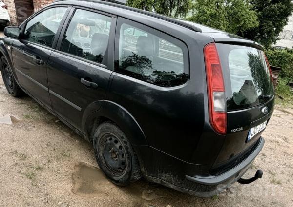 Melns Ford Focus 2005 Alūksne, ar dzinēja tilpumu 1.60 L un nobraukumu 275 tūkst. km par 1500 €, foto 6 vietnē AUTOMOTO.COM.LV