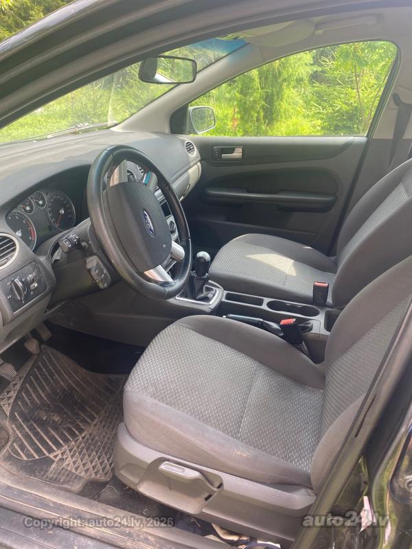 Melns Ford Focus 2005 Tallina, ar dzinēja tilpumu 1.60 L un nobraukumu 303 tūkst. km par 900 €, foto 3 vietnē AUTOMOTO.COM.LV