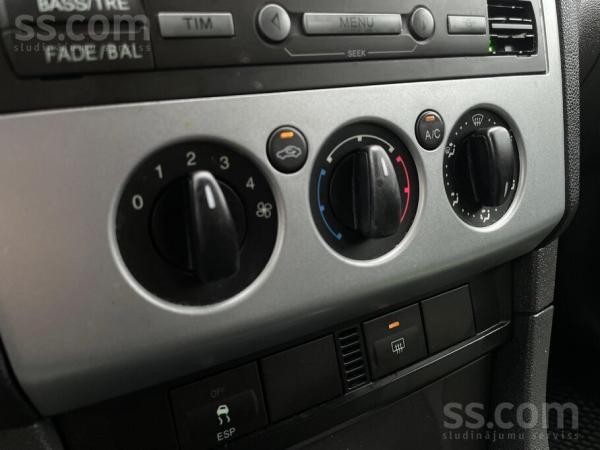 Melns Ford Focus 2006 Tukums, ar dzinēja tilpumu 1.60 L un nobraukumu 327 tūkst. km par 1200 €, foto 2 vietnē AUTOMOTO.COM.LV