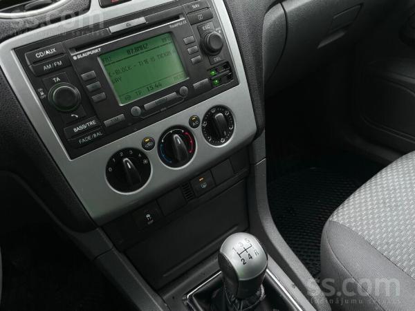 Melns Ford Focus 2006 Tukums, ar dzinēja tilpumu 1.60 L un nobraukumu 327 tūkst. km par 1200 €, foto 3 vietnē AUTOMOTO.COM.LV