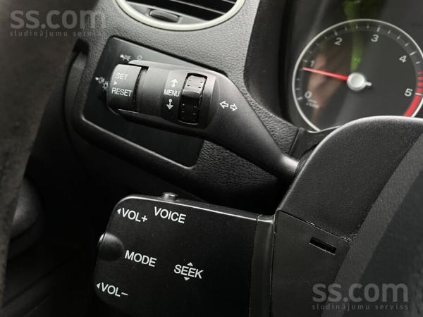 Melns Ford Focus 2006 Tukums, ar dzinēja tilpumu 1.60 L un nobraukumu 327 tūkst. km par 1200 €, foto 5 vietnē AUTOMOTO.COM.LV