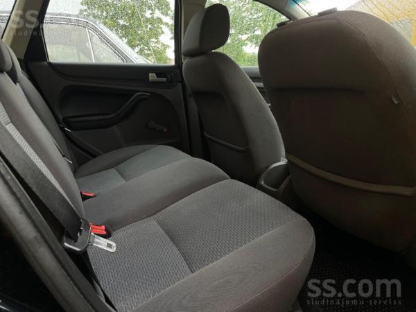 Melns Ford Focus 2006 Tukums, ar dzinēja tilpumu 1.60 L un nobraukumu 327 tūkst. km par 1200 €, foto 10 vietnē AUTOMOTO.COM.LV