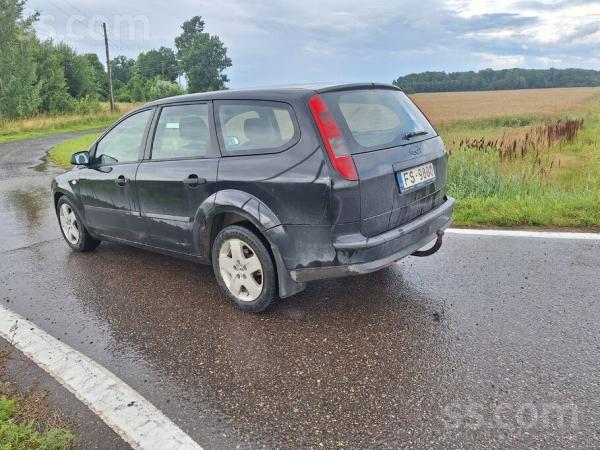 Melns Ford Focus 2006 Tukums, ar dzinēja tilpumu 1.60 L un nobraukumu 340 tūkst. km par 1000 €, foto 3 vietnē AUTOMOTO.COM.LV