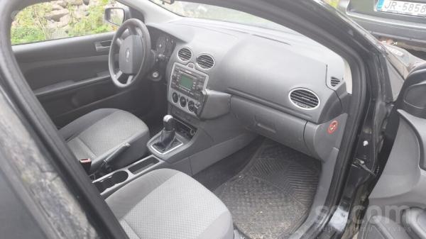 Black Ford Focus 2006 in Riga, with an engine capacity of 1.60 L and mileage of 323 thousand km for 1500 €, photo 3 on AUTOMOTO.COM.LV