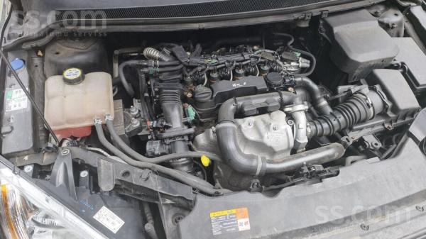 Black Ford Focus 2006 in Riga, with an engine capacity of 1.60 L and mileage of 323 thousand km for 1500 €, photo 5 on AUTOMOTO.COM.LV