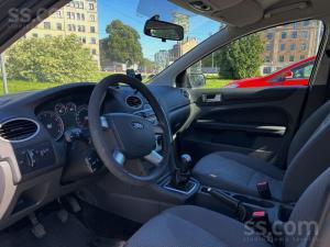 Black Ford Focus 2007 in Riga, with an engine capacity of 1.60 L and mileage of 242 thousand km for 1500 €, photo 7 on AUTOMOTO.COM.LV