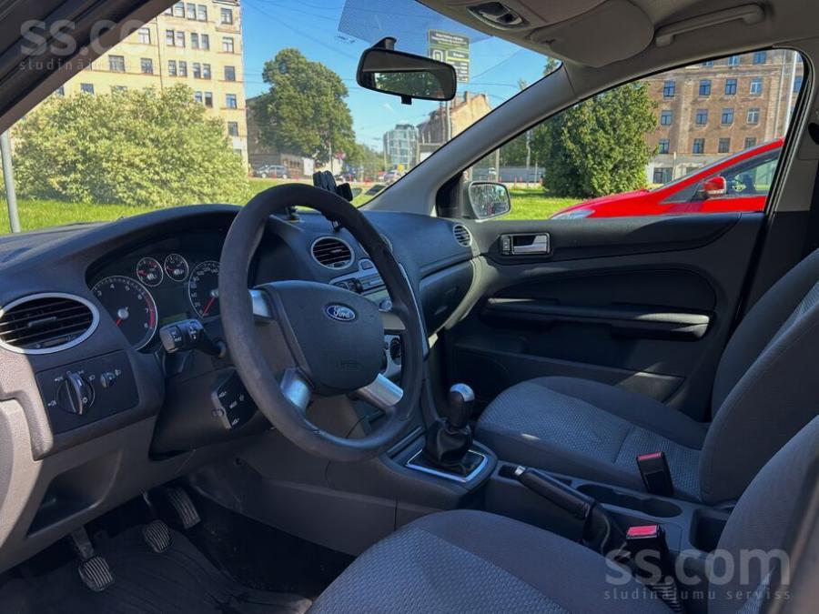 Black Ford Focus 2007 in Riga, with an engine capacity of 1.60 L and mileage of 242 thousand km for 1500 €, photo 7 on AUTOMOTO.COM.LV