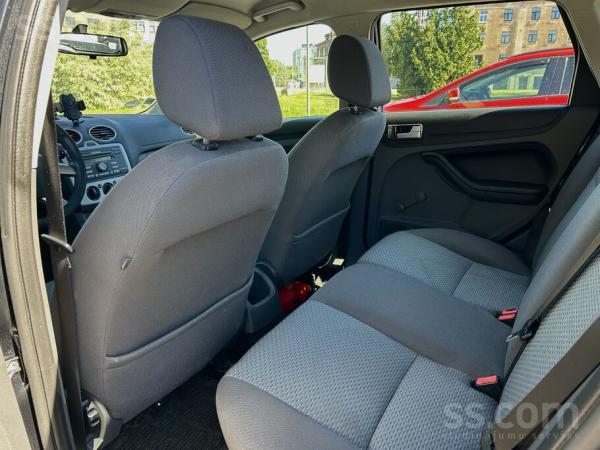Black Ford Focus 2007 in Riga, with an engine capacity of 1.60 L and mileage of 242 thousand km for 1500 €, photo 7 on AUTOMOTO.COM.LV