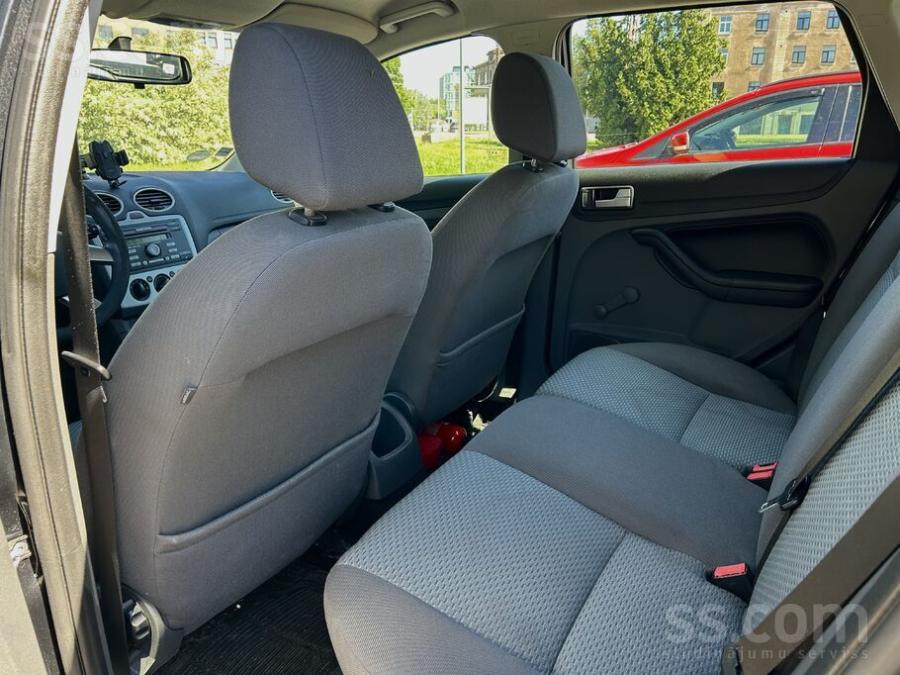 Black Ford Focus 2007 in Riga, with an engine capacity of 1.60 L and mileage of 242 thousand km for 1500 €, photo 8 on AUTOMOTO.COM.LV
