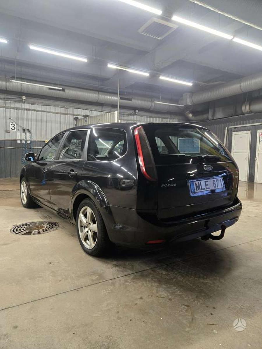 Black Ford Focus 2008 in Vilnius, with an engine capacity of 1.56 L and mileage of 278 thousand km for 1600 €, photo 3 on AUTOMOTO.COM.LV