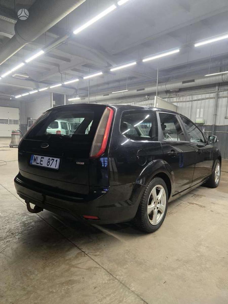 Black Ford Focus 2008 in Vilnius, with an engine capacity of 1.56 L and mileage of 278 thousand km for 1600 €, photo 4 on AUTOMOTO.COM.LV