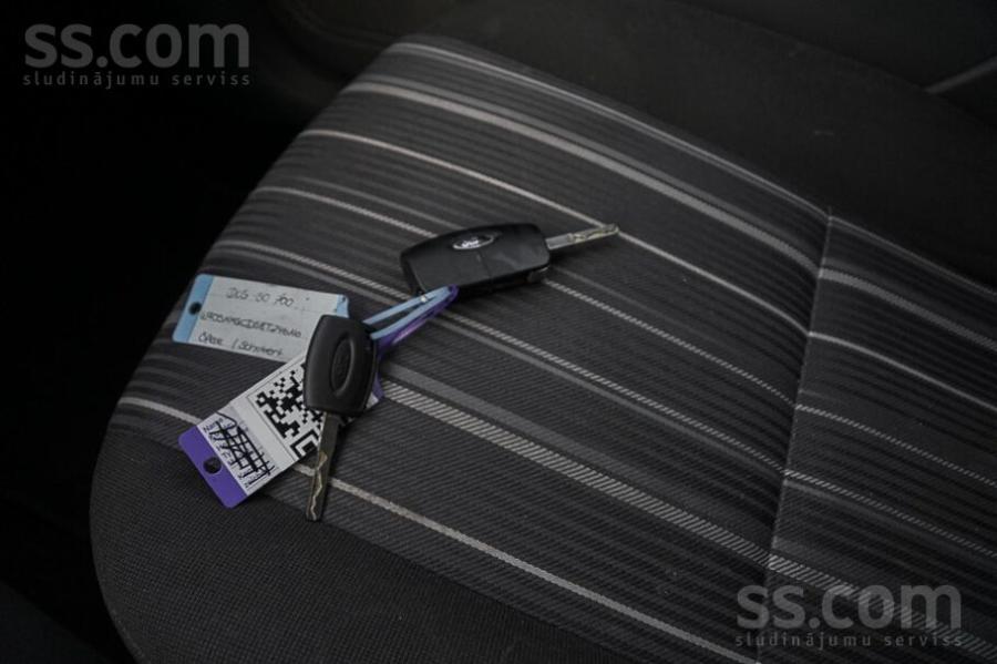 Melns Ford Focus 2009 Rīga, ar dzinēja tilpumu 1.60 L un nobraukumu 223 tūkst. km par 2590 €, foto 12 vietnē AUTOMOTO.COM.LV
