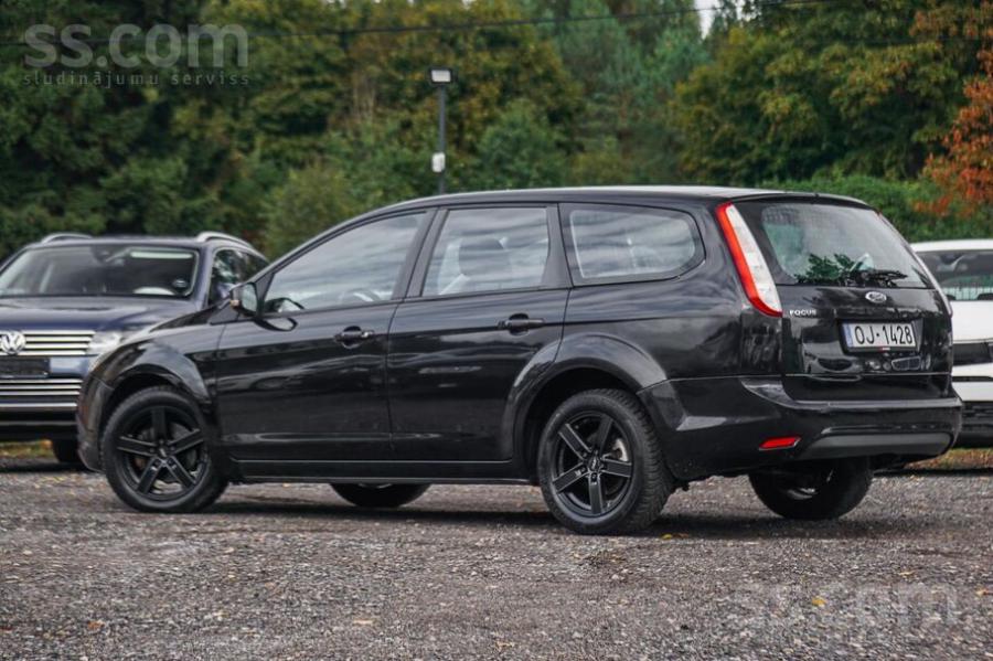 Black Ford Focus 2009 in Riga, with an engine capacity of 1.60 L and mileage of 223 thousand km for 1990 €, photo 4 on AUTOMOTO.COM.LV