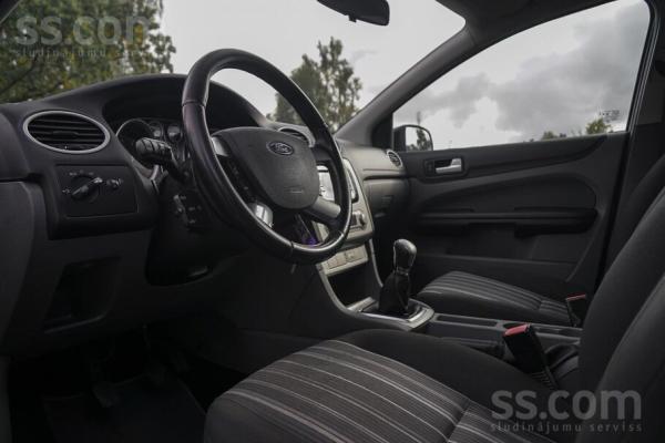 Ford Focus 2009 in Riga on AUTOMOTO.COM.LV Black Ford Focus 2009 in Riga, with an engine capacity of 1.60 L and mileage of 223 thousand km for 1990 €, photo 11 on AUTOMOTO.COM.LV