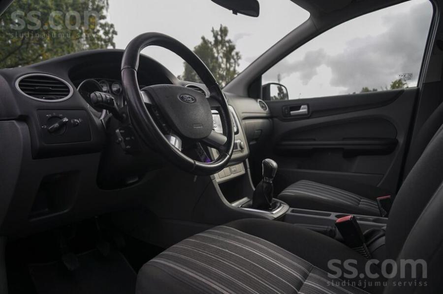 Black Ford Focus 2009 in Riga, with an engine capacity of 1.60 L and mileage of 223 thousand km for 1990 €, photo 11 on AUTOMOTO.COM.LV