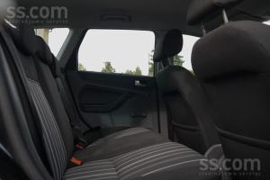 Black Ford Focus 2009 in Riga, with an engine capacity of 1.60 L and mileage of 223 thousand km for 1990 €, photo 15 on AUTOMOTO.COM.LV