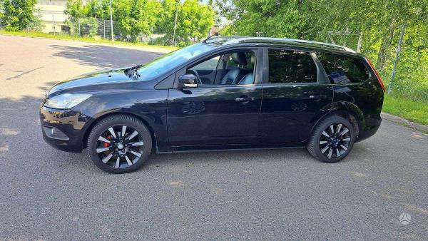 Black Ford Focus 2009 in Vilnius, with an engine capacity of 1.60 L and mileage of 208 thousand km for 2700 €, photo 3 on AUTOMOTO.COM.LV