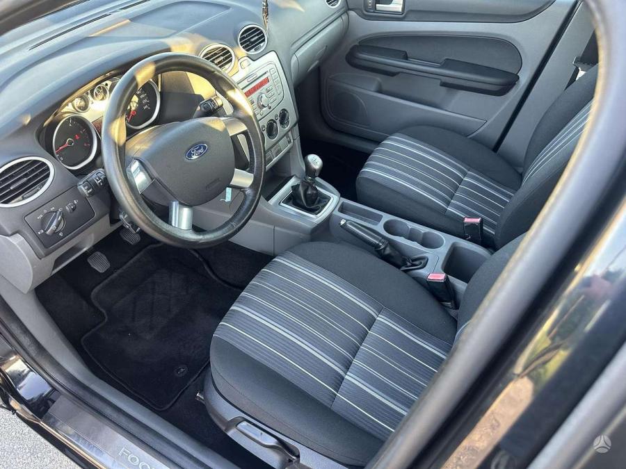 Melns Ford Focus 2009 Šauļi, ar dzinēja tilpumu 1.60 L un nobraukumu 277 tūkst. km par 2550 €, foto 21 vietnē AUTOMOTO.COM.LV