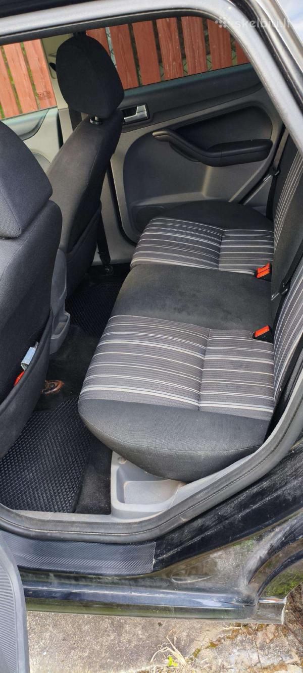 Melns Ford Focus 2009 Viļņa, ar dzinēja tilpumu 1.60 L un nobraukumu 239 tūkst. km par 1200 €, foto 6 vietnē AUTOMOTO.COM.LV